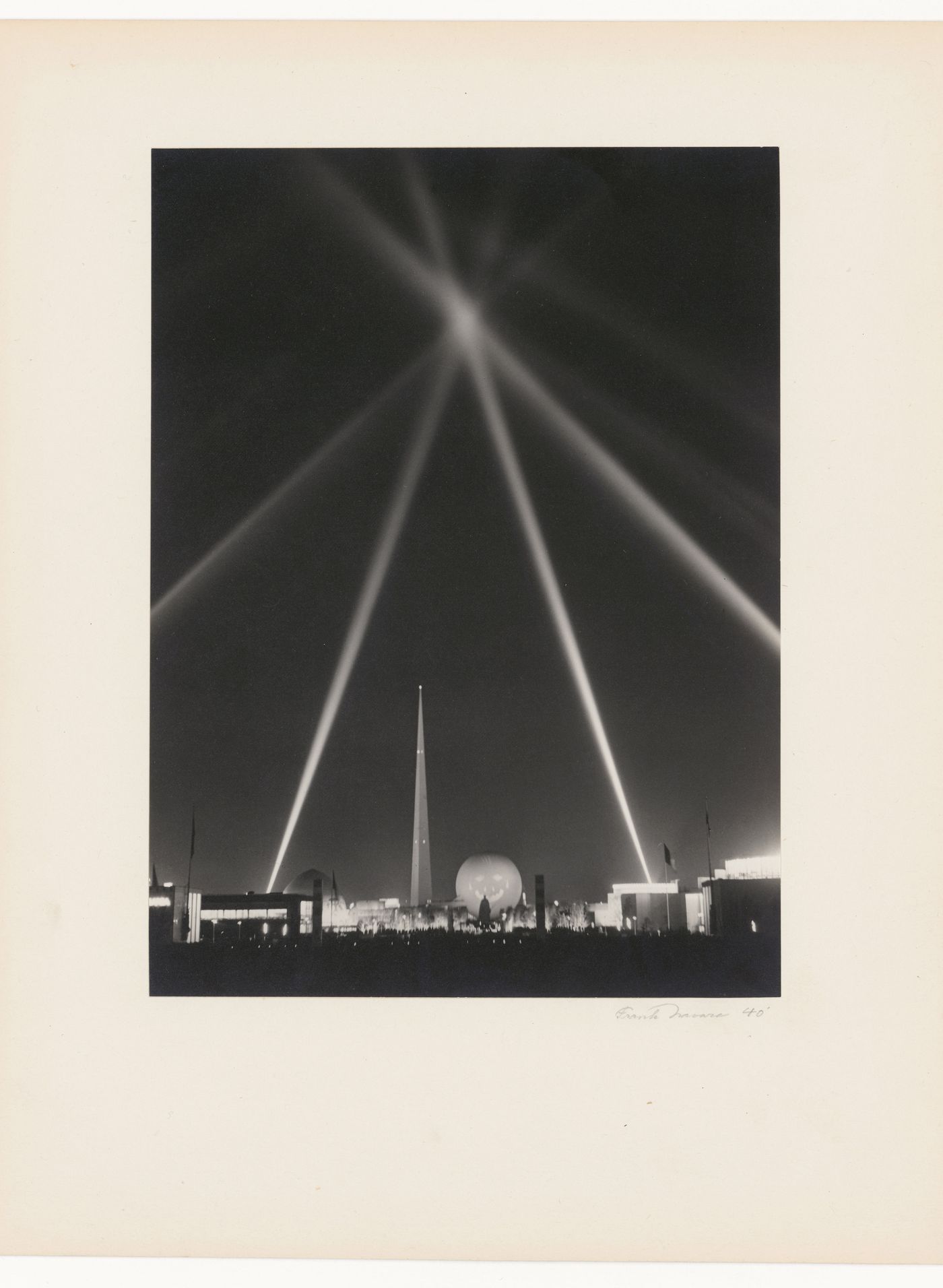 New York World's Fair (1939-1940): Night view of Fair with Statue of ...