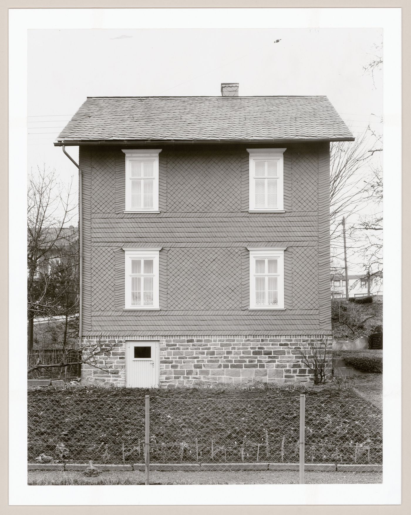View of the principal façade of the framework house at 1 Sieben Eichen ...