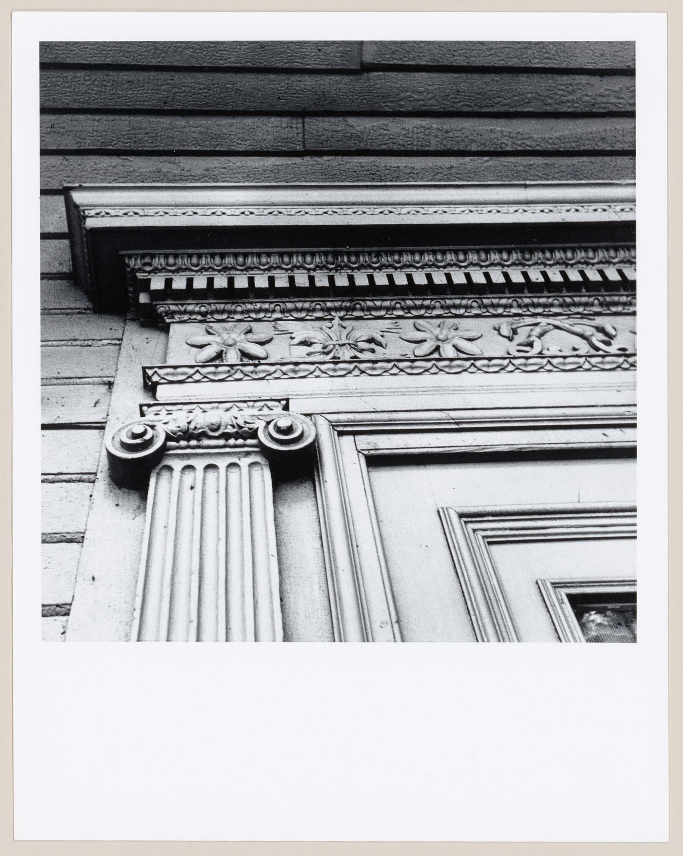 Détail d'un cadre de porte, région de L'islet-sur-Mer, Québec