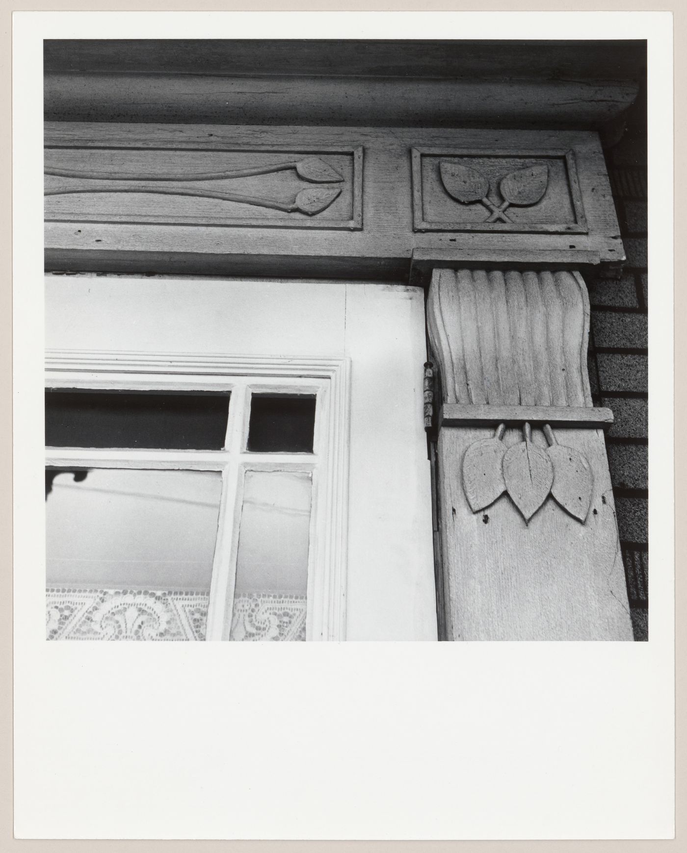 Détail d'un cadre de porte, près de L'Islet-sur-Mer, Québec