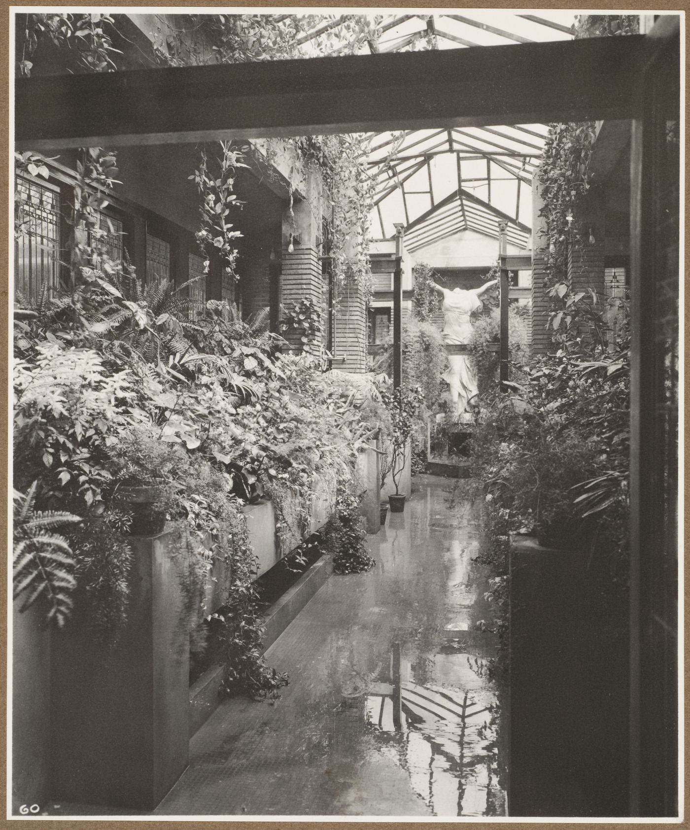 Darwin D. Martin House, conservatory, replica of Nike of Samothrace